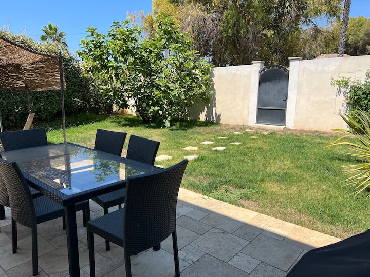 Six Fours Le Brusc. Maison Tout Confort - Sanary-sur-Mer