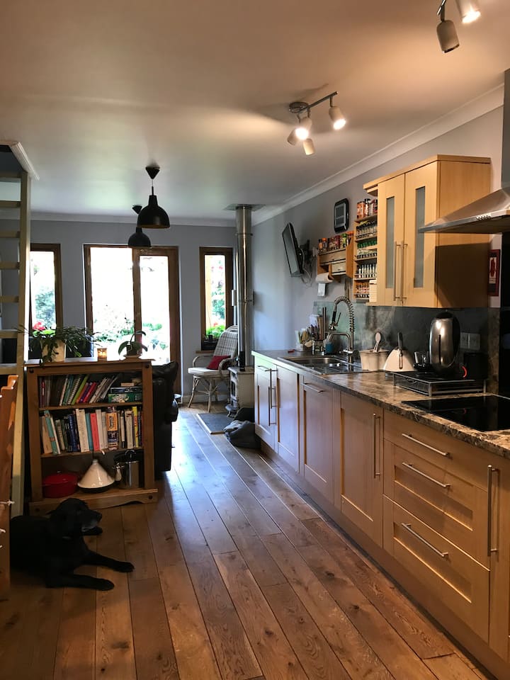 Cozy Double Room With Hot Filled Rolls To Order. - Carrbridge