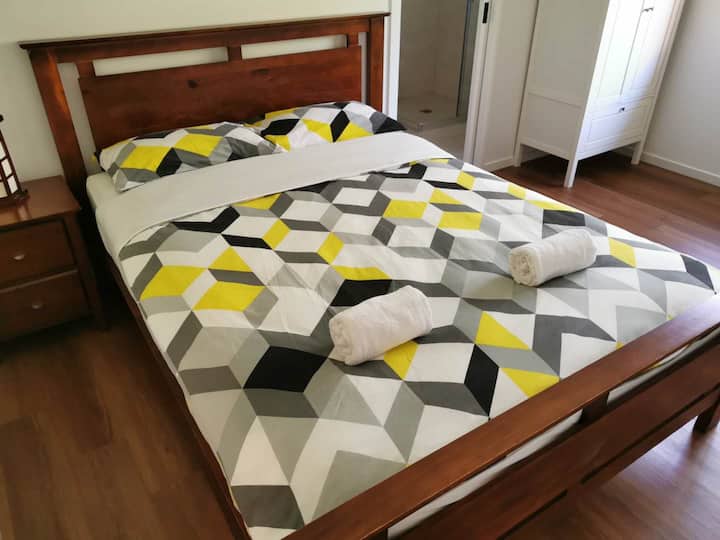 Master Room With Private Ensuite - Canberra
