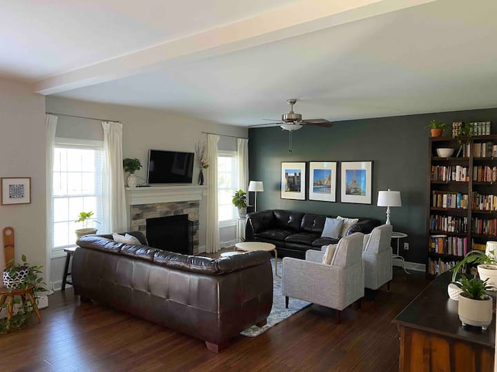 Bright & Airy 4 Bedroom - 7 Min. To Liberty Univ. - Lynchburg, VA