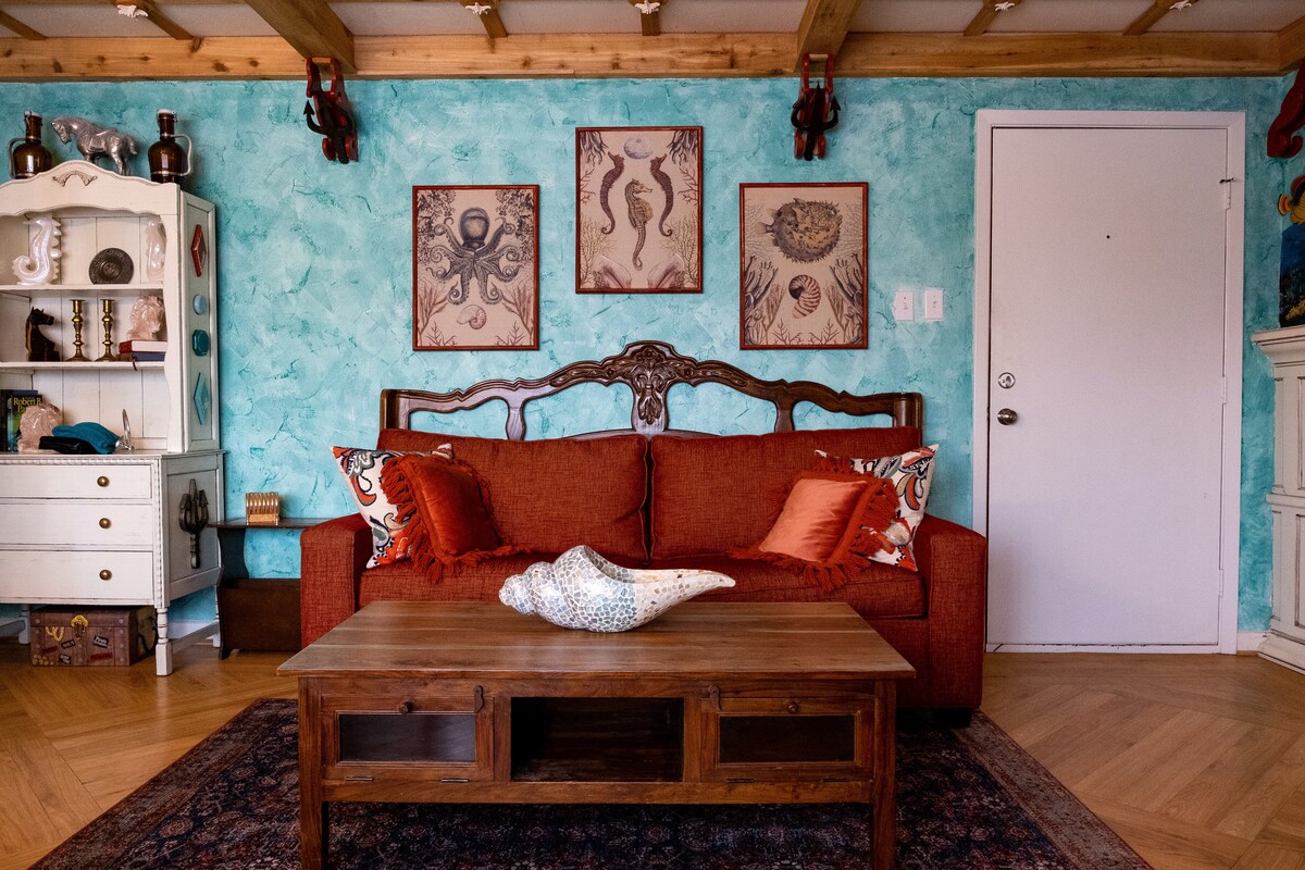 Neptune’s Nest @ Queen Gypsy Inn - Beachfront - Condominiums for Rent ...