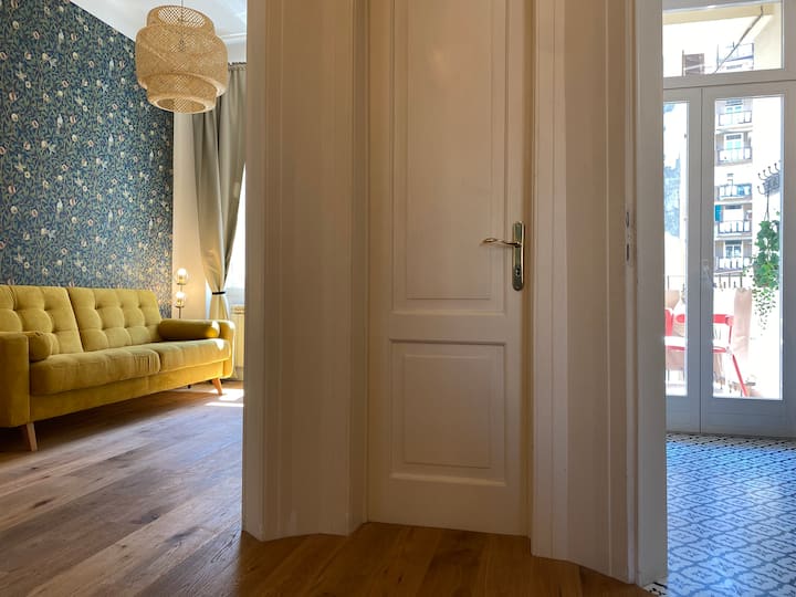 Newly Renovated Baths - Balcony Towards Piazza - Trieste