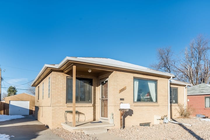 The Poplar Queen: Quiet-parking-private-420 - Denver, CO