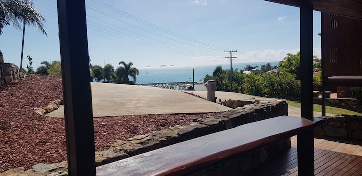 R&r At Reggies - Airlie Beach