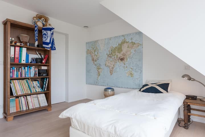 Zonnige Kamer Met Badkamer In Groene Omgeving. - Gand