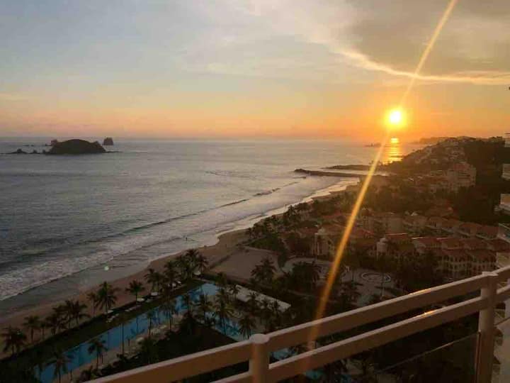 Ixtapa Beach, Sun, Food And Relax - Ixtapa Zihuatanejo