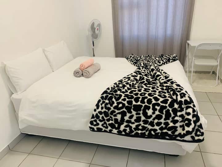 Lovely 3-bedroom Vacation Home, In Secure Area. - Namibia