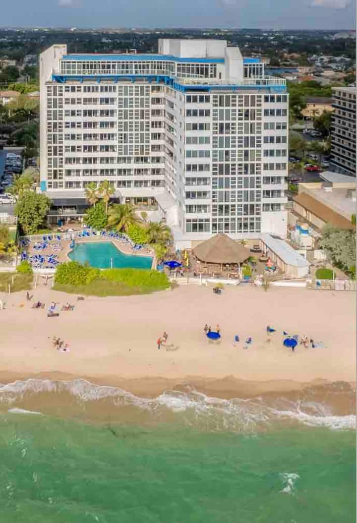 Beautiful Getaway Studio @ Beach Front Resort - Fort Lauderdale, FL