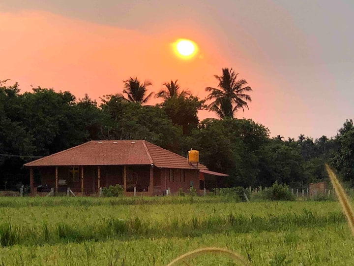 Arasi Farms - Spectacular Sunrise. 2 Bhk Farmhouse - Davanagere