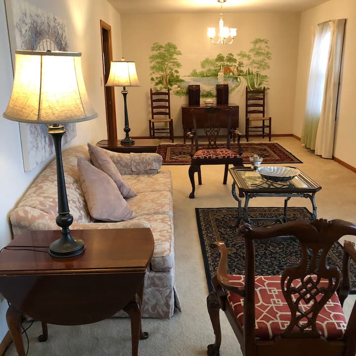 “Nostalgia Cottage- Charming Vintage Comfort” - Columbia, TN