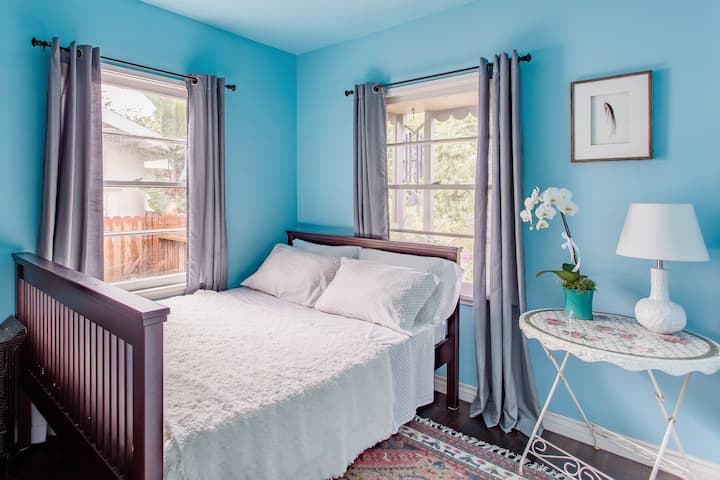 Near Cal Tech/ Huntington Library - Pasadena, CA