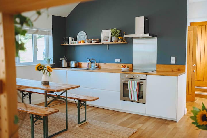 Spacious Modern Barn With Decking And Log Burner - Dorset