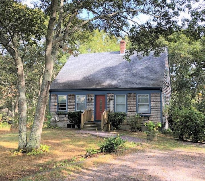 Cozy Cape Home W Hot Tub - Falmouth, MA