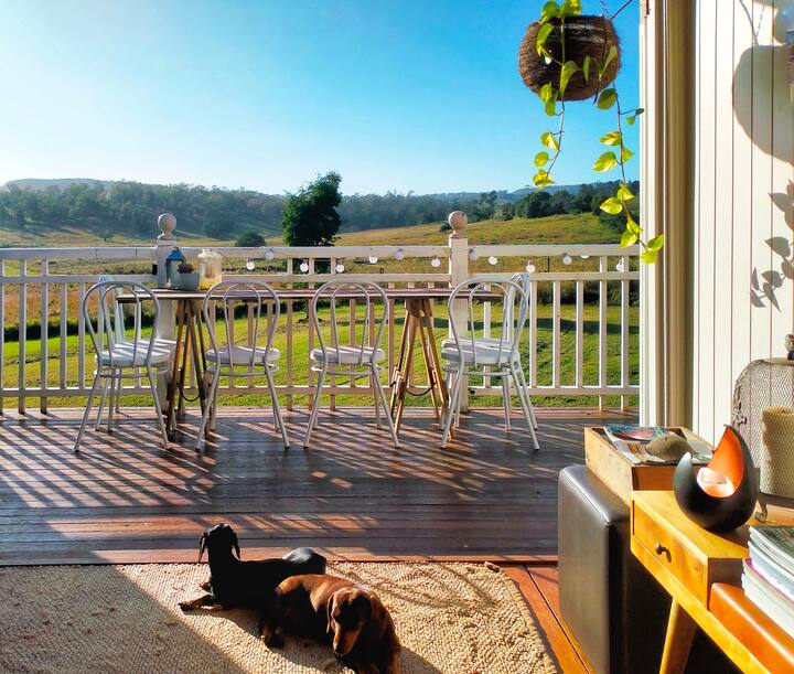 Lumiére Farmhouse
Stylish Private Country Getaway - Harrisville