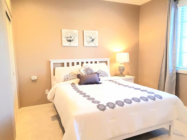 Cs. Green Valley Ranch Casita Suite, Location! - Boulder City, NV