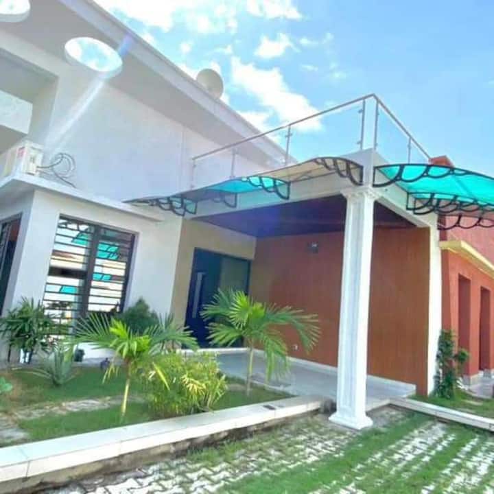 Villa 5 Pièces Avec Piscine - Côte d'Ivoire