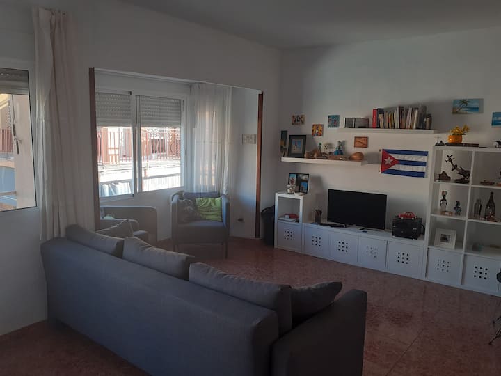Habitacion En Piso Luminoso En Parada Garbinet - El Campello