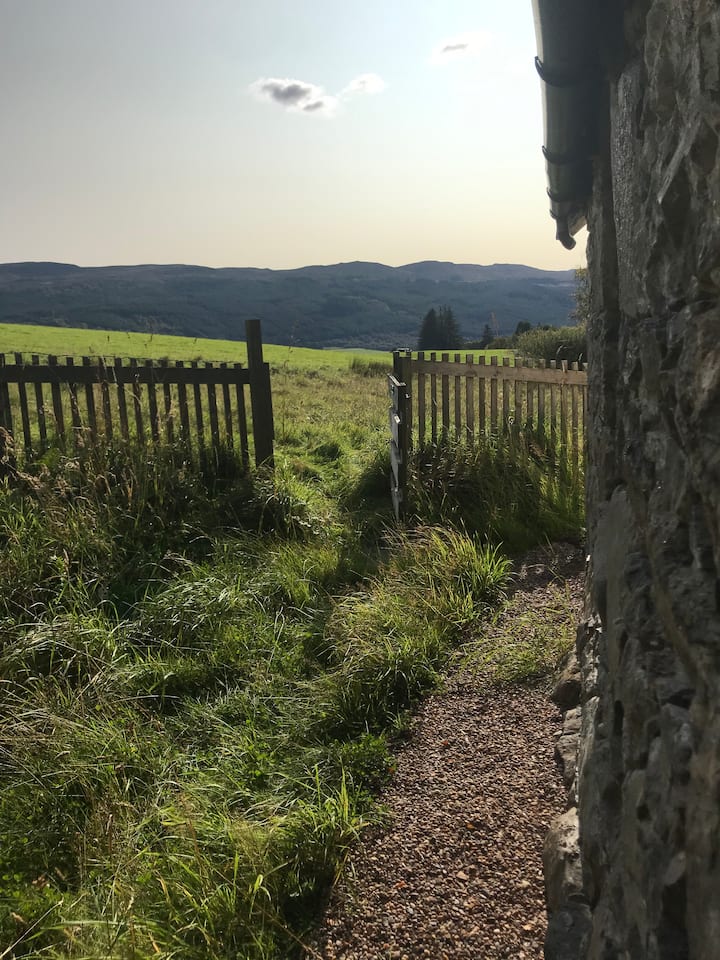 Ancient Shepard Cottage With Mountain Views - Loch Ness