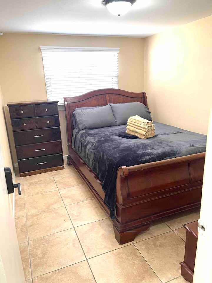 Private Room In S. Lakeland, Fast Wi-fi-2 - Lakeland, FL