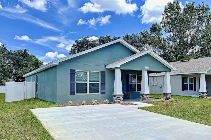 Lakeland Suburb Getaway - Lakeland, FL