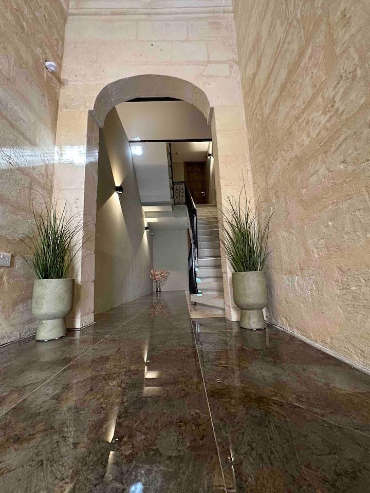 Townhouse Studio Apartment, Central Sliema - Malta