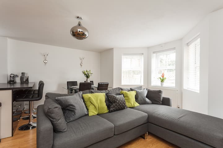 Stunning Contemporary Apartment - Bournemouth