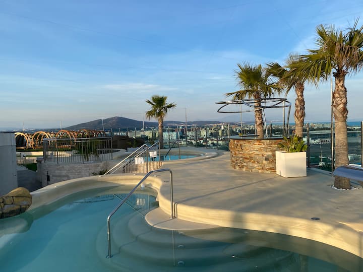 Rooftop Pool Apt With Spectacular Views & Location - Gibraltar