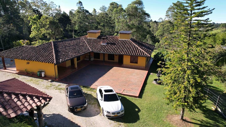 Majestuosa Finca Con Jacuzzi Cerca Al Aeropuej.m.c - Rionegro