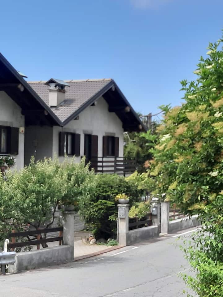 Un Alloggio Al Centro Della Valle D'aosta - Antagnod