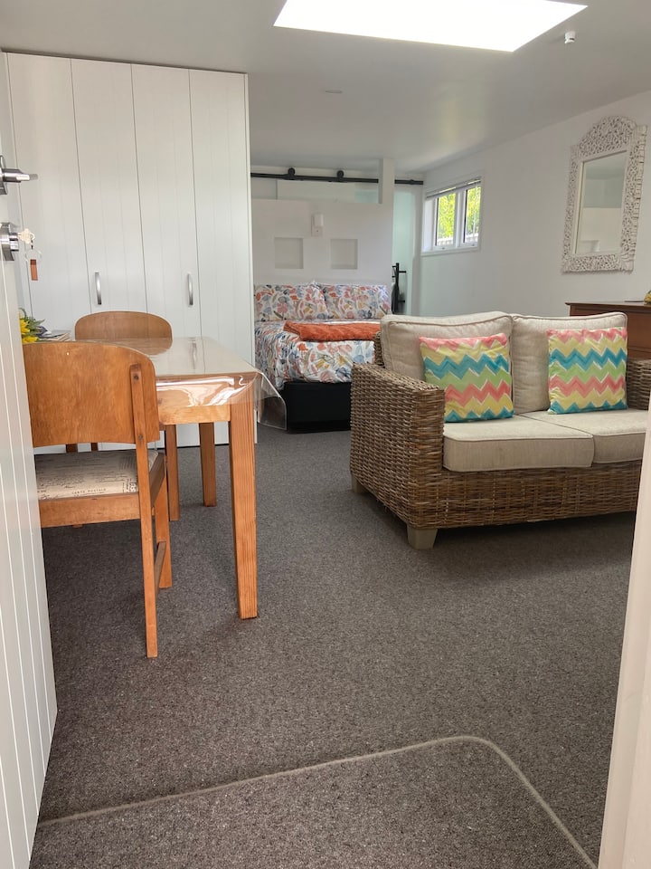 The Little Room - Hotel-style; Private; Motueka. - Motueka
