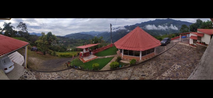 Lugar Encantador Con Piscina,🏊 Un Mirador Espectacular🌄🏞️ Y Cómodas Habitaciónes.

Zona De Camping⛺
Cocina Con Horno😋
Hermoso Kiosco🏠 Para Que Descanses En Hamacas.😴 - Miraflores