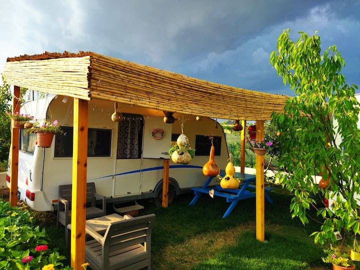 Konforlu Bir Konaklama Sunan Karavan - Erikli