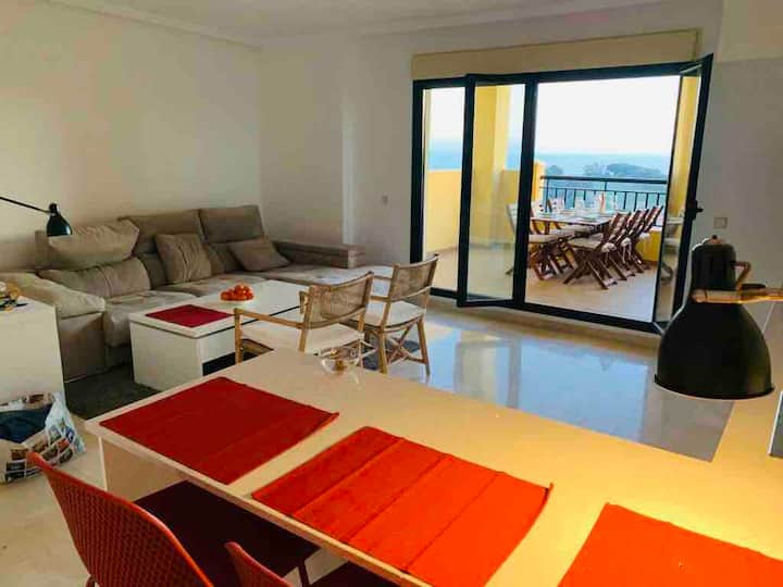 Three Bedroom Apartment With Stunning View - Benalmádena