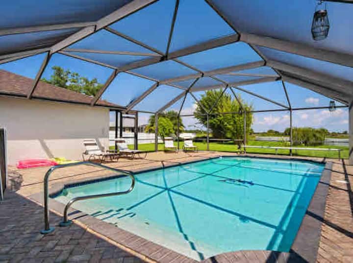 Feel @ Home Ft Myers | 3bd | 2bh | Pool | Sleeps 8 - Lehigh Acres, FL
