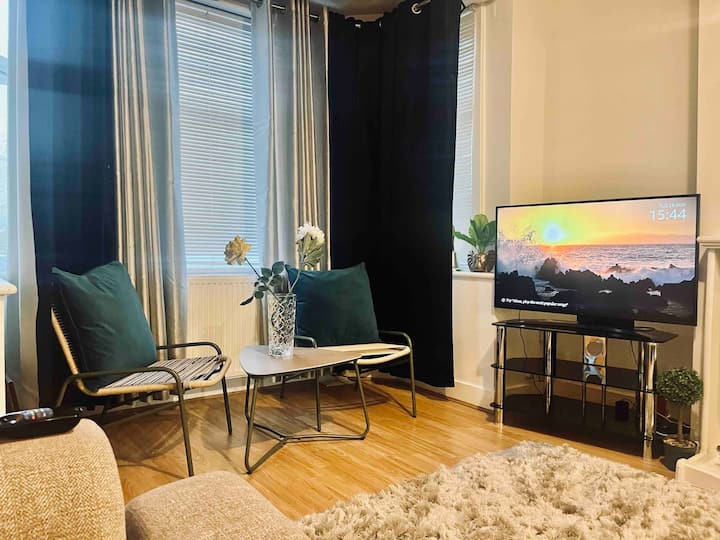 Little Joy London Stay - Enfield