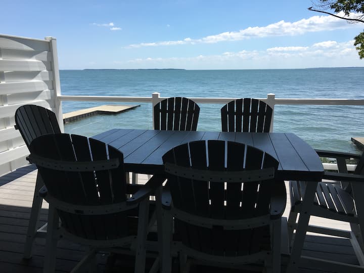 Modern Waterfront/poolside Condo, 4 Bed/3 Bath 102 - Put-in-Bay, OH