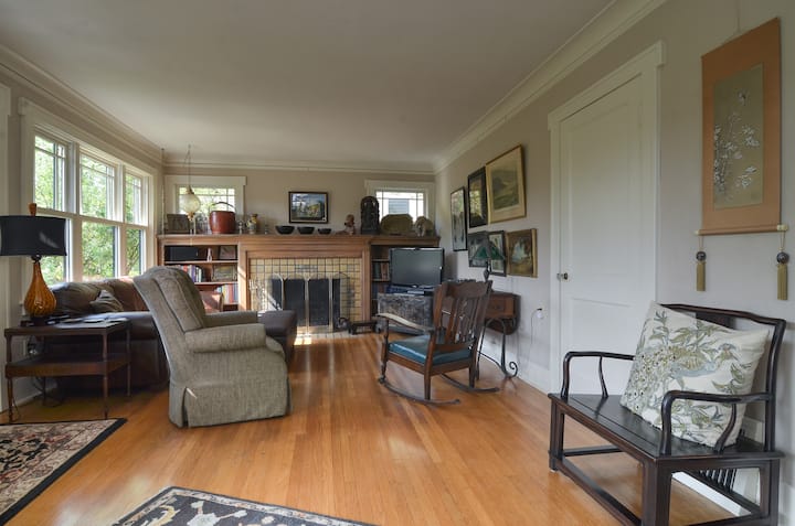 Charming Hideaway Close To Light Rail And Lake - Seattle, WA