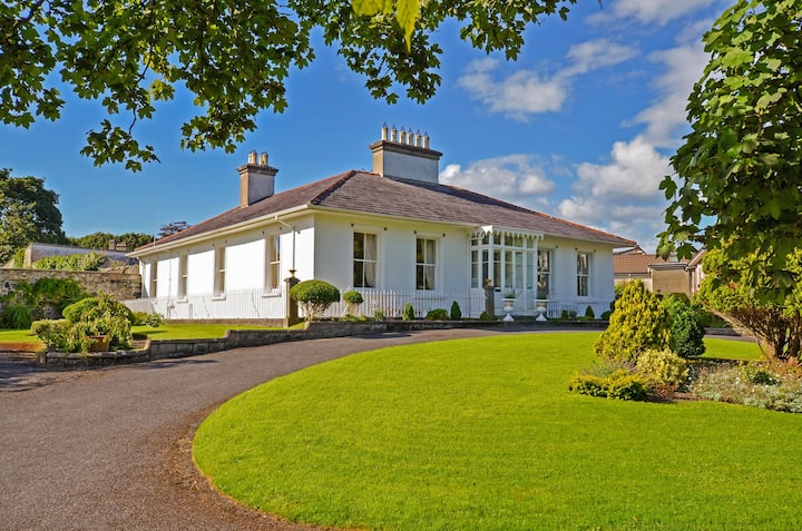 Premier Floor, Nile Lodge House, Sleeps Six - Galway
