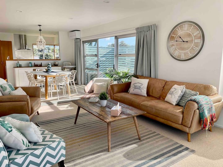 The Waihi Beach Bach - Great Views & Central - Waihi Beach