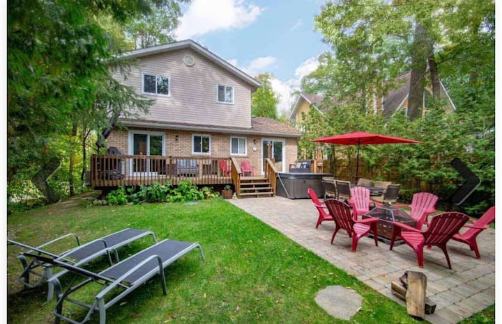 Beautiful All Season Cottage In Tiny, On - Midland