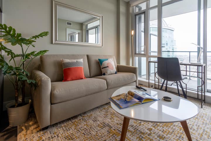 Superb Views! - 1 Bdr Condo In Luxurious High Rise - Calgary