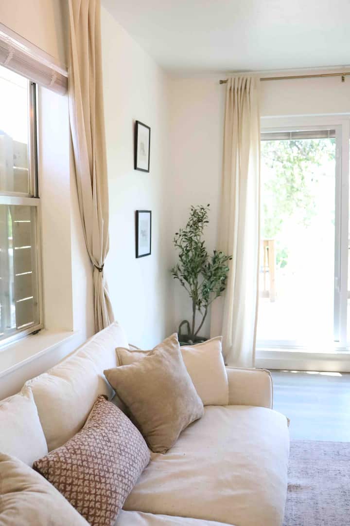 Cozy Cottage | Block Off Main | Sauna & Hot Tub - Fredericksburg, TX