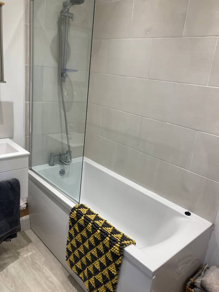 Cosy 2 Bed Home Near Windsor.  Perfect For Getaway - Slough