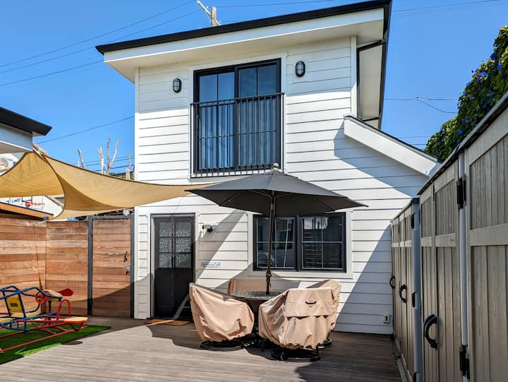 Comfy 2-story Mar Vista Guesthouse - Santa Mónica, CA