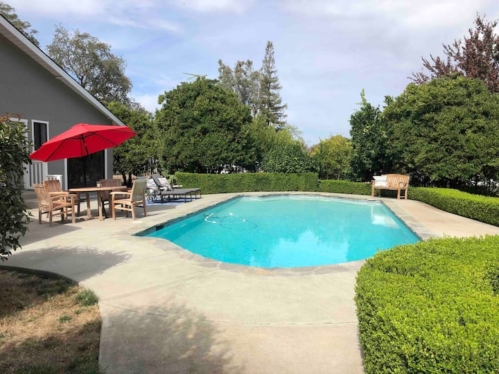 Cheerful 3 Bedroom Residential Home With A Pool. - Yountville, CA