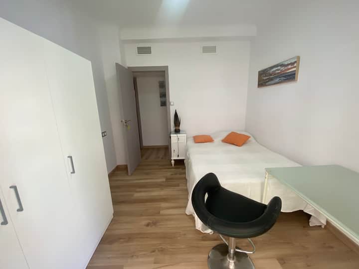 Beautiful Room With Terrace Near The Beach - Alicante