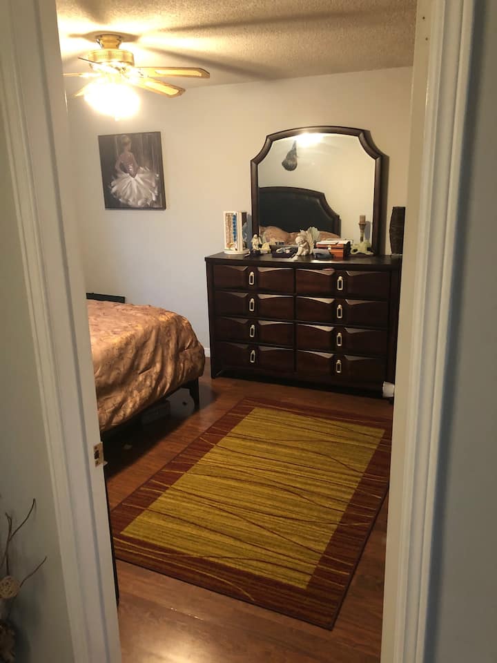 Beautiful Spacious 2 B/r House In Barrie - Barrie