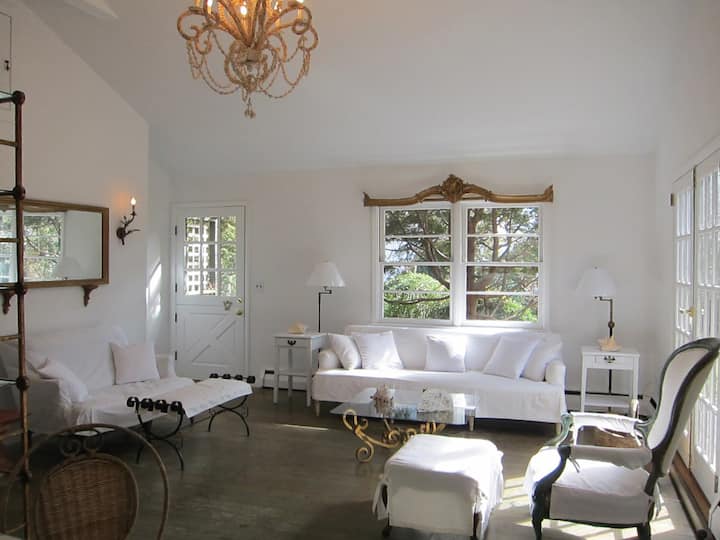 Enchanted Hamptons Cottage In Nytimes Garden - The Hamptons, NY