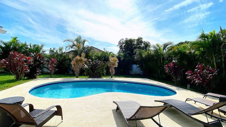 Sunshine Retreat With Heated Saltwater Pool - Bradenton, FL