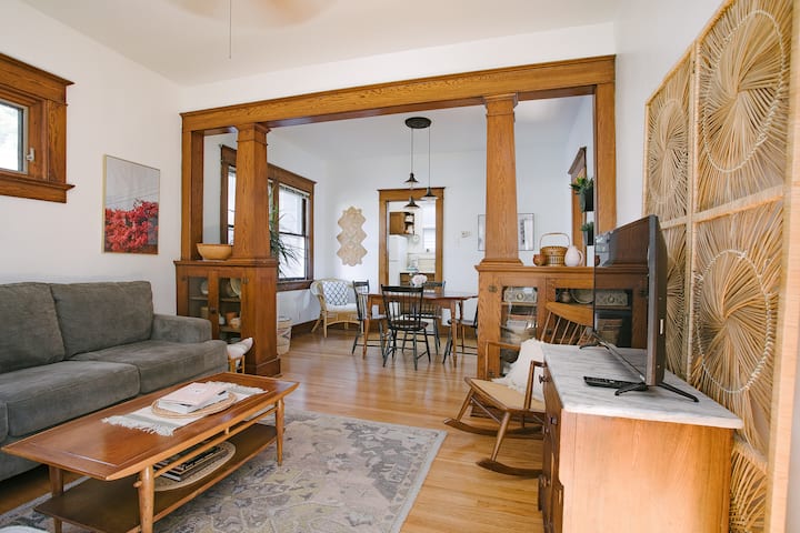 Rose Garden Cottage | 2 Br Bungalow Near Downtown - Three Rivers Festival